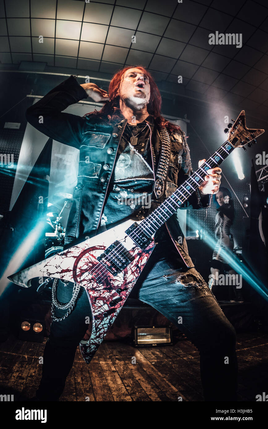 Arch enemy band 1996 hi-res stock photography and images - Alamy