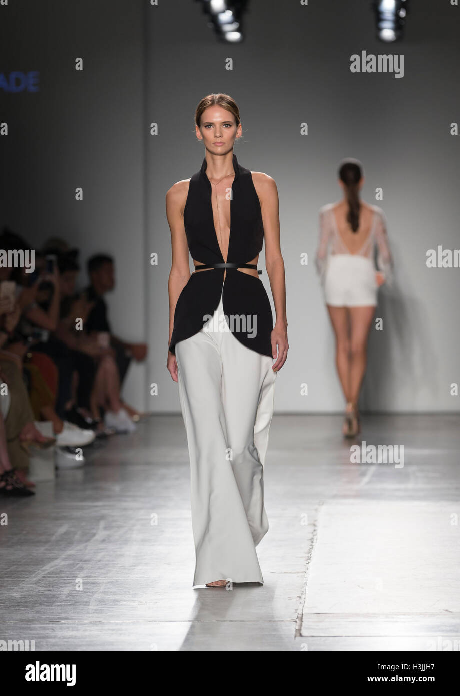 Australian fashion model hi-res stock photography and images - Alamy