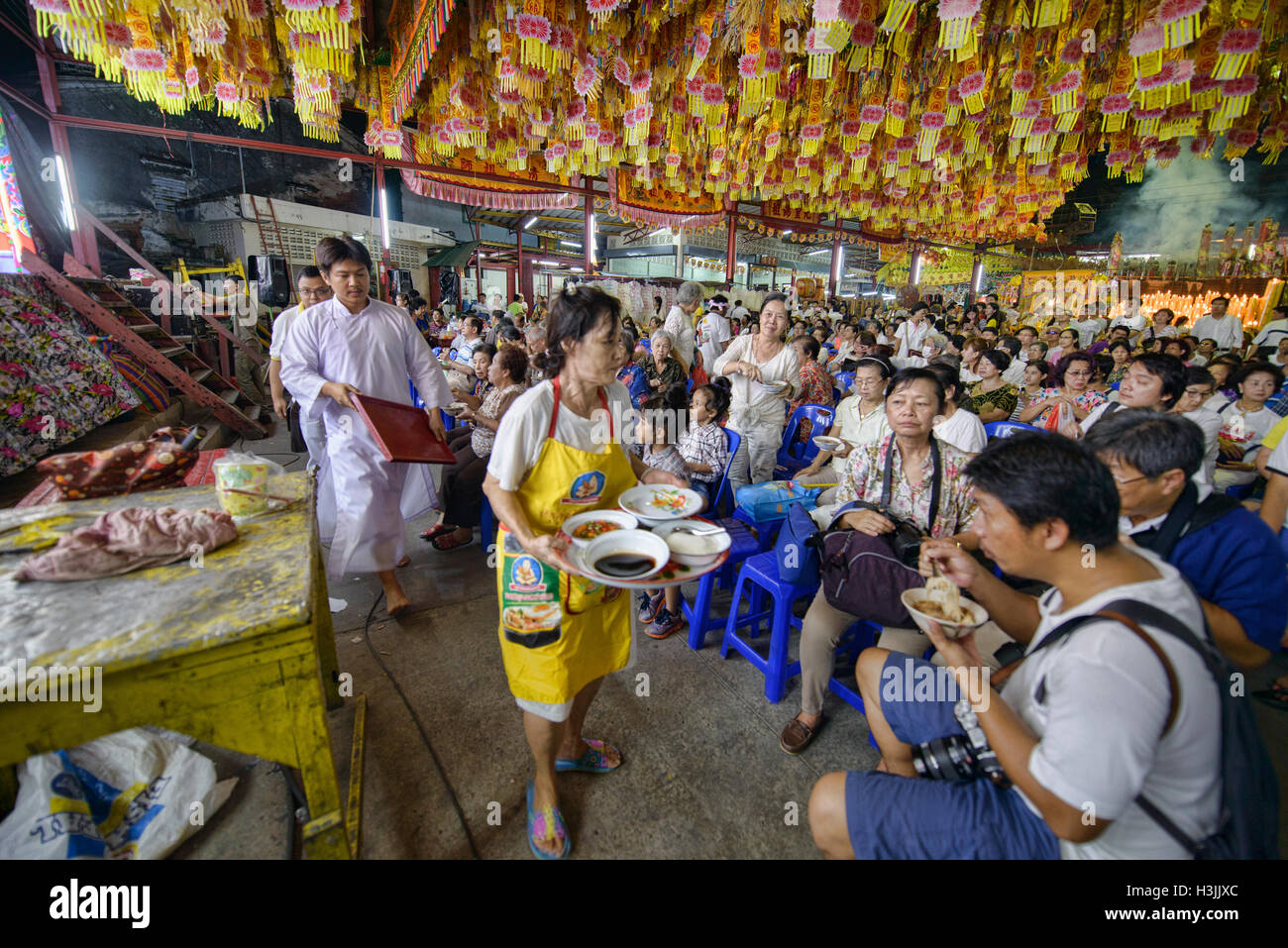 Audience enjoying a performance hi-res stock photography and images - Alamy