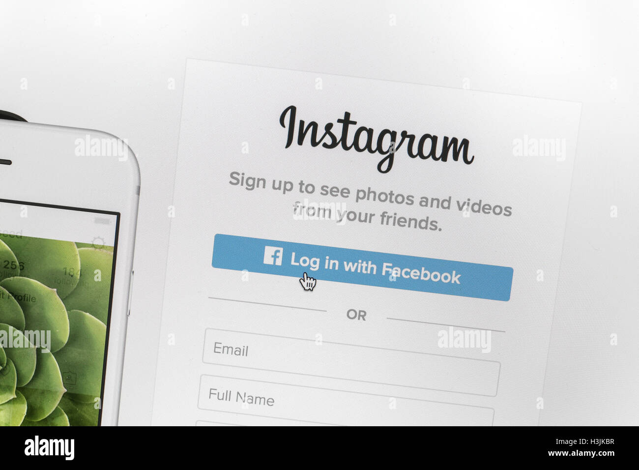 New instagram logo hi-res stock photography and images - Alamy