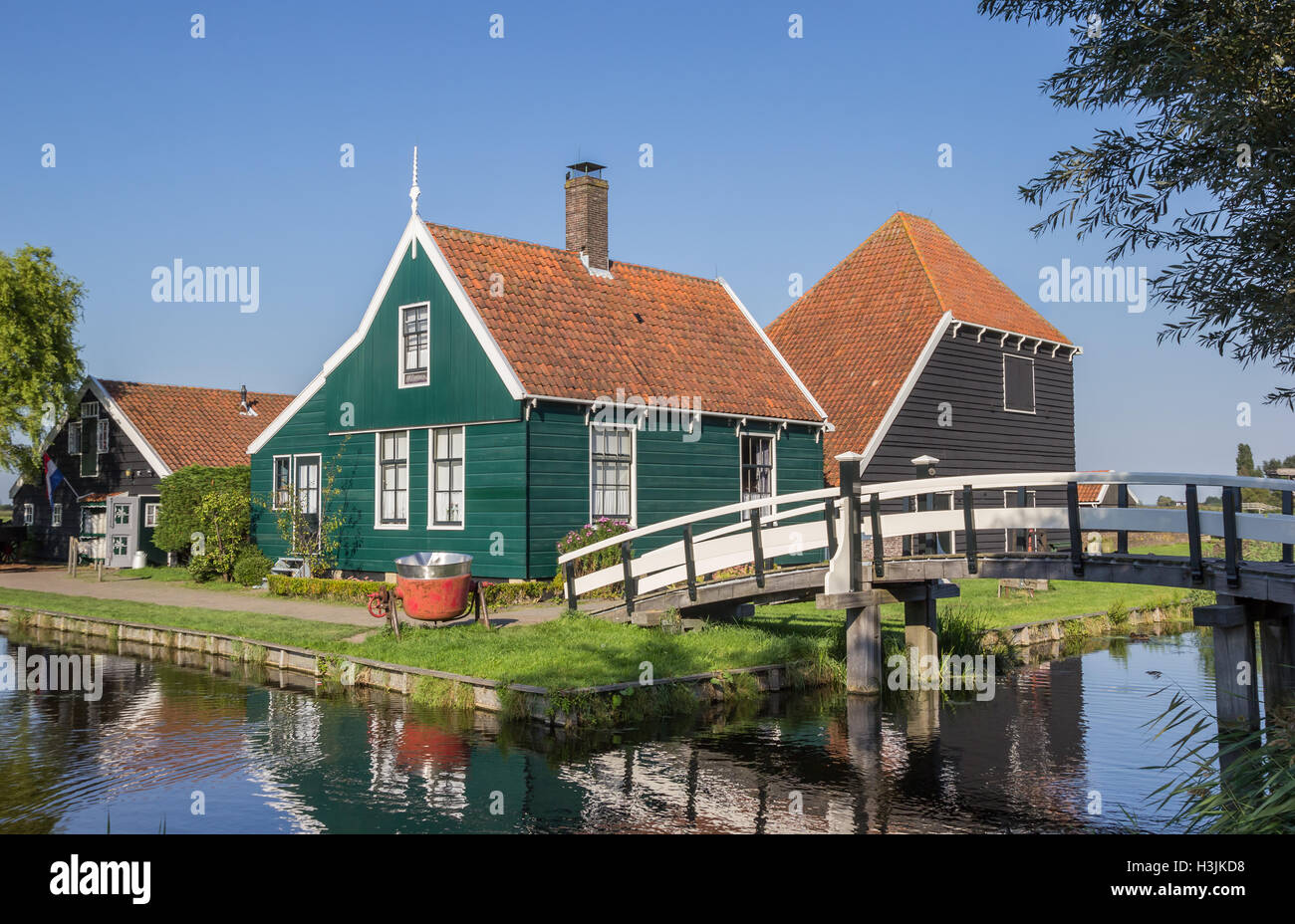 Traditional dutch wooden house and white bridge in Zaanse Schans ...
