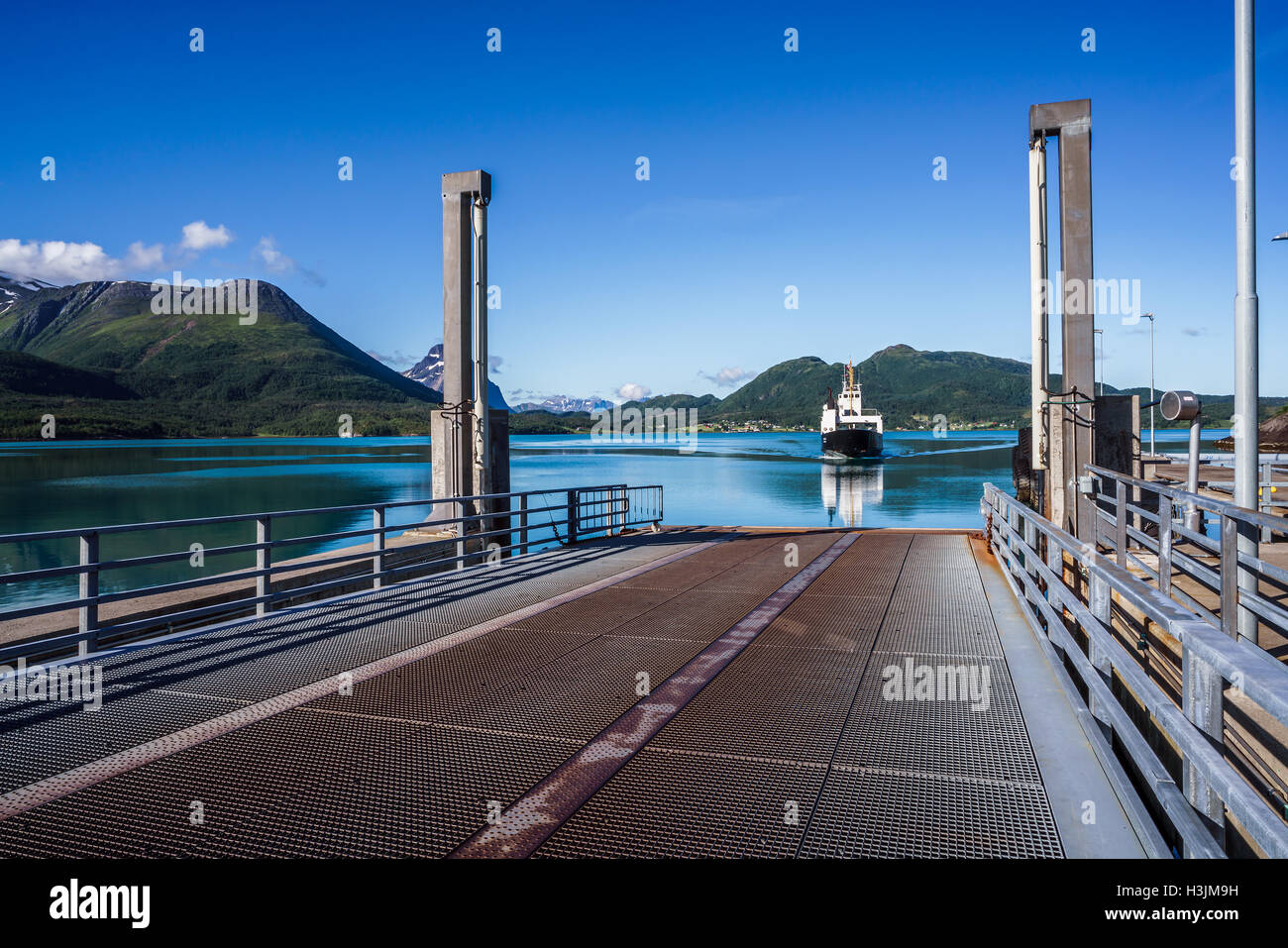 Ferries cross aerial footage beautiful hi-res stock photography and ...