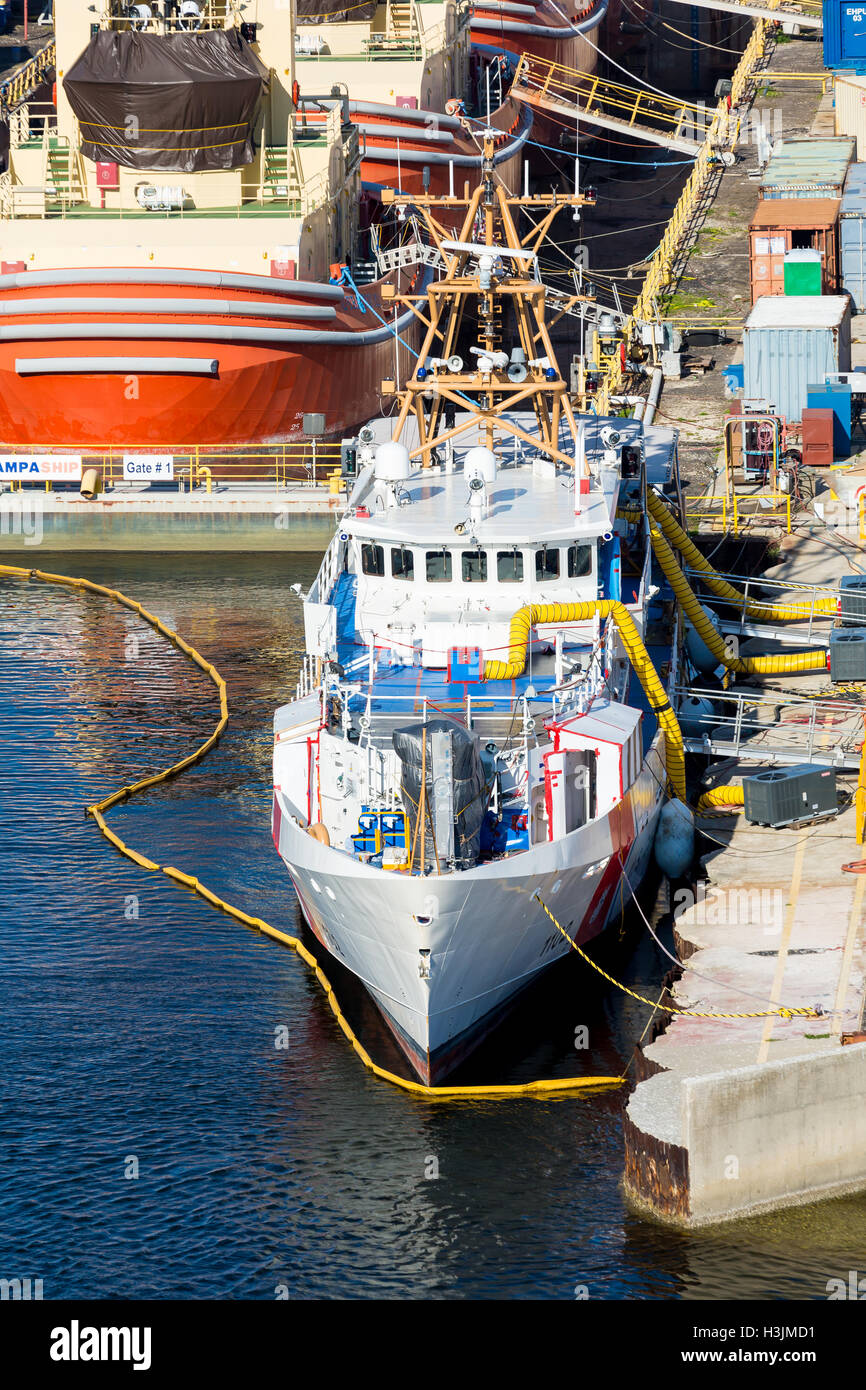 Container ship tampa hi-res stock photography and images - Alamy