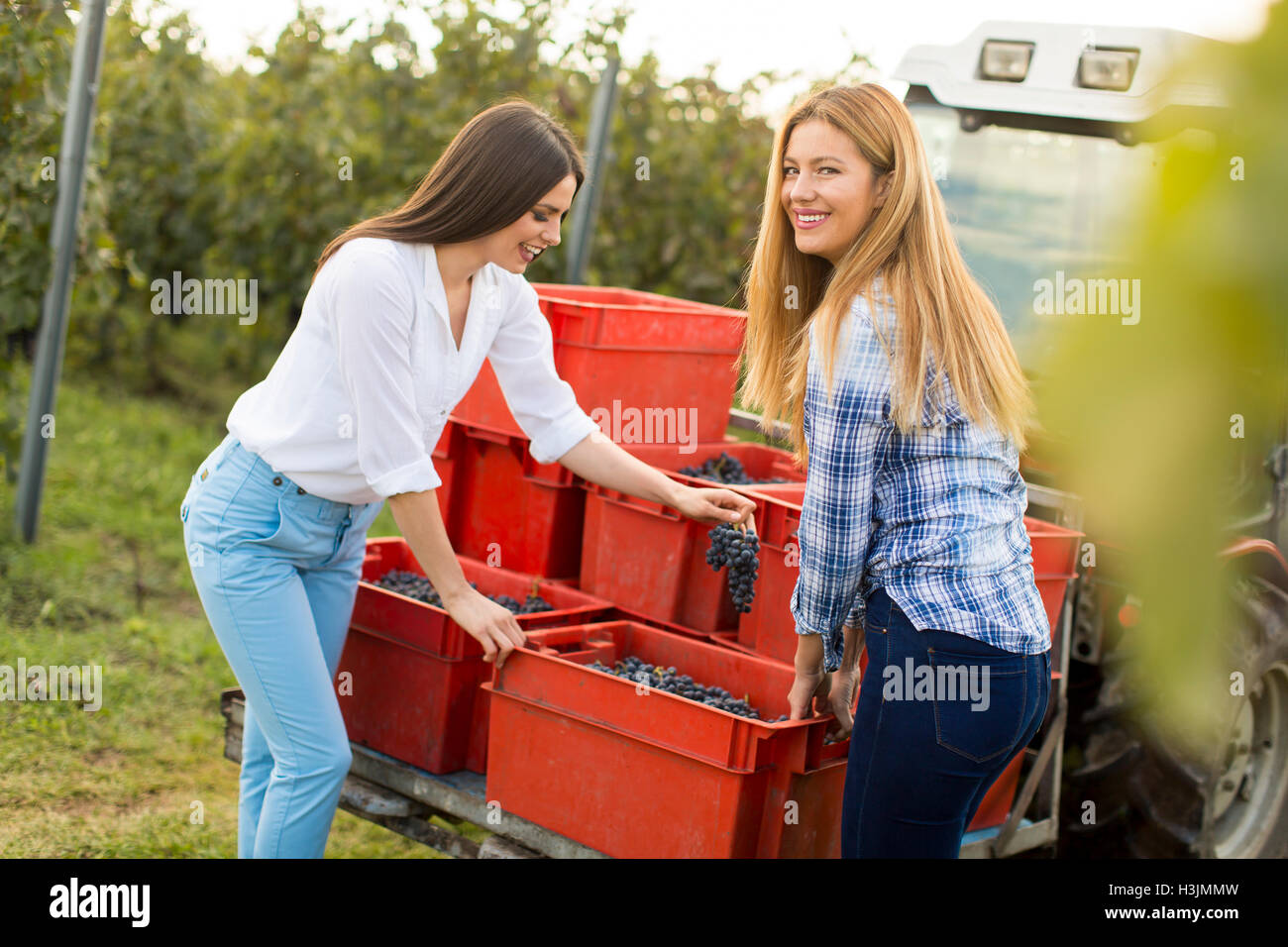 Young people farming hi-res stock photography and images - Alamy