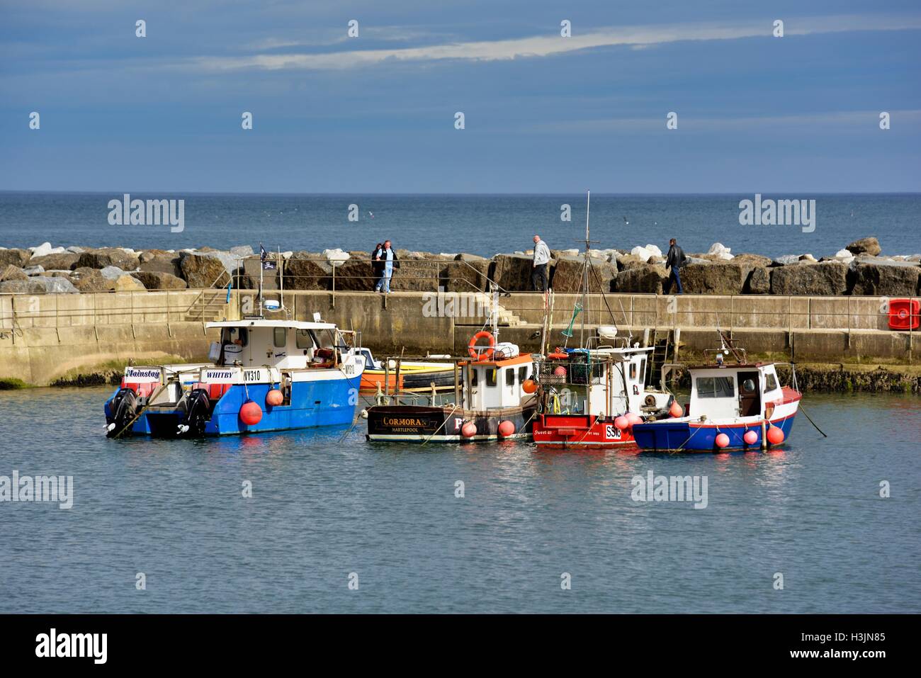 Staithes Harbour North Yorkshire High Resolution Stock Photography and ...