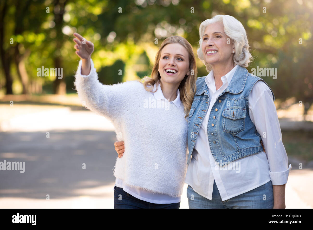 Two women conversing outdoors hi-res stock photography and images - Alamy