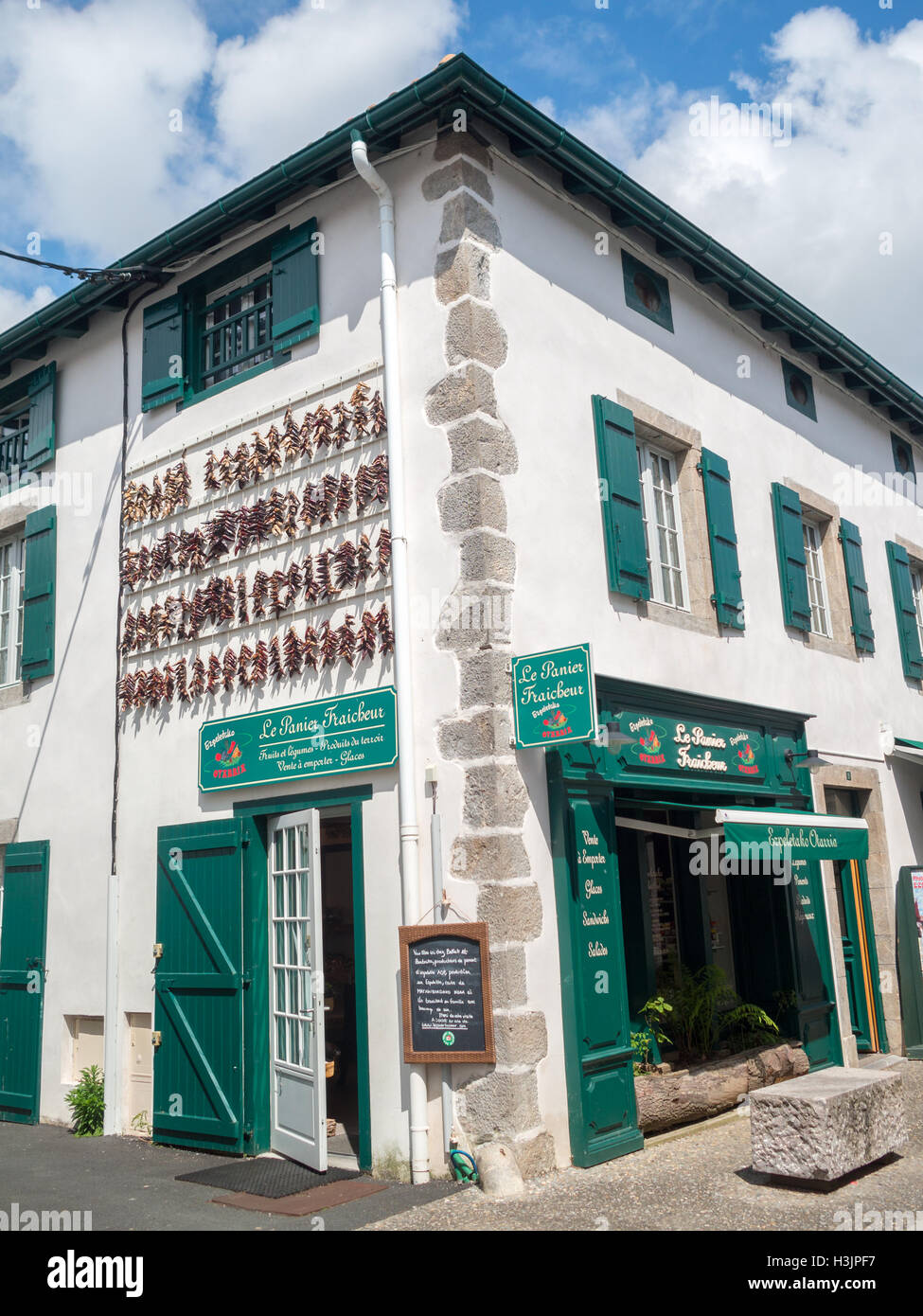 Espelette house facade with peppers hanging for drying Stock Photo - Alamy