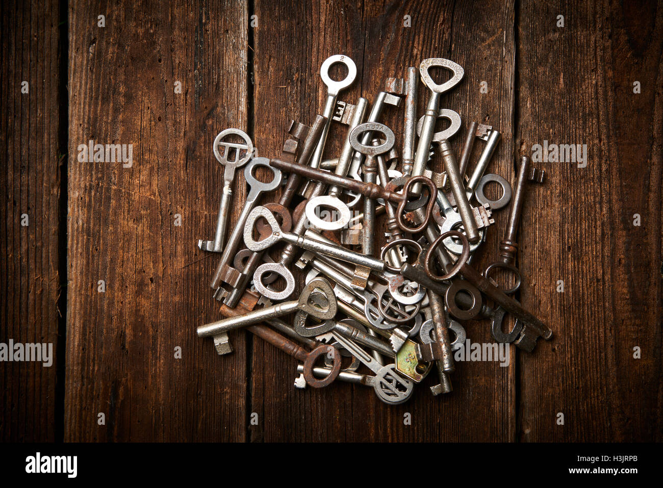 Pile of antique keys on a grunge wooden background Stock Photo - Alamy Pile of antique keys on a grunge wooden background Stock Photo - Alamy