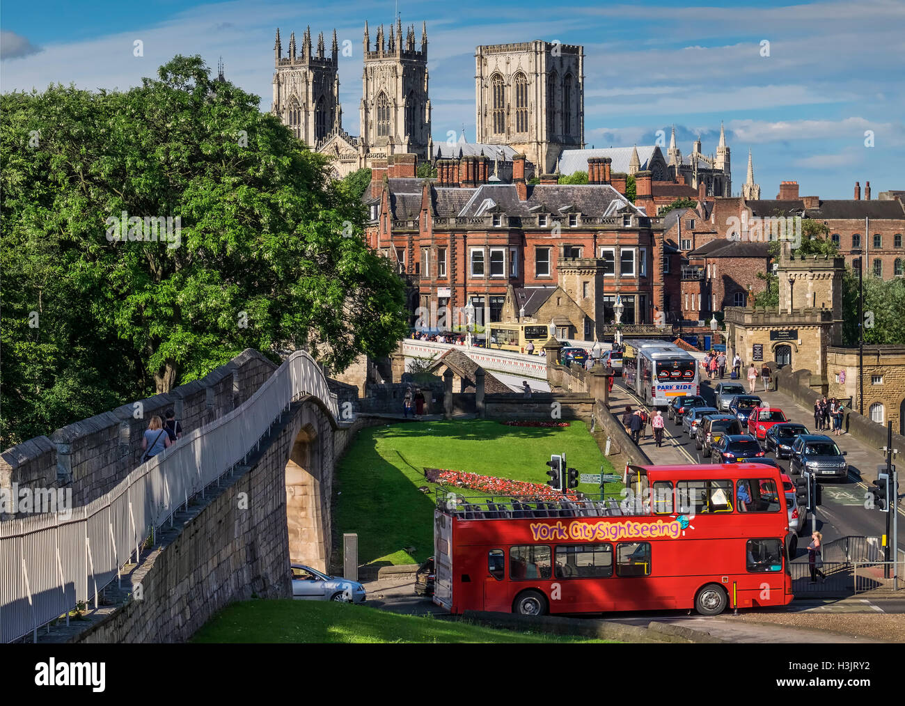 Yorkshire city walls hi-res stock photography and images - Alamy