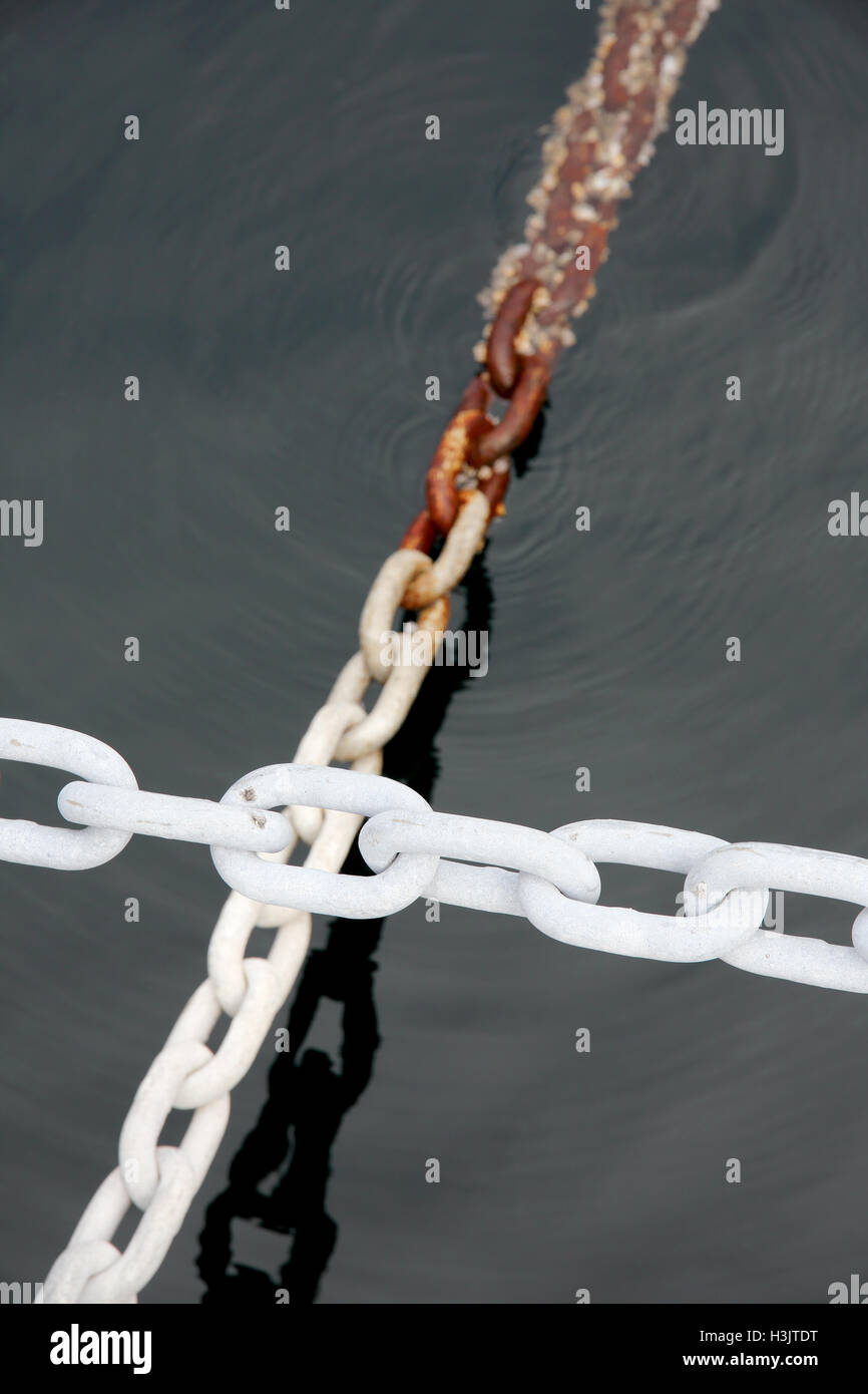 Industrial strength chain hi-res stock photography and images - Alamy