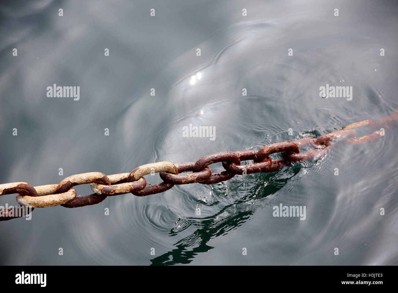 Rusty industrial iron chain Stock Photo - Alamy