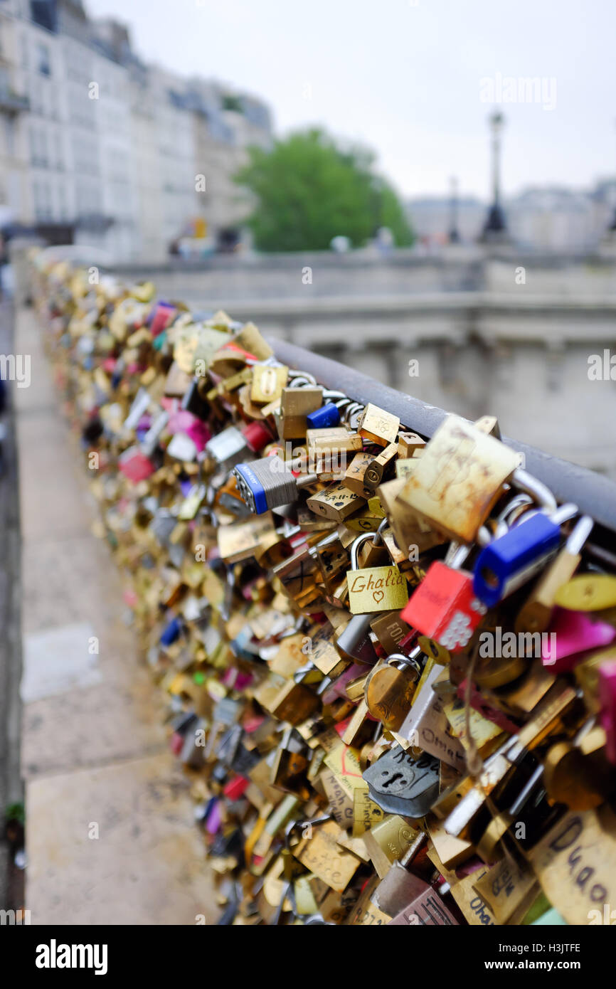 Lovers' locks surround the statue of Henry IV at Pont Neuf in Paris ...