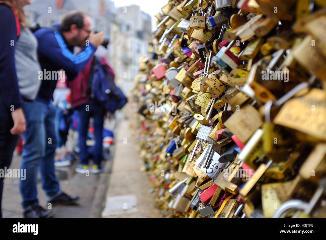 Pont neuf love locks hi-res stock photography and images - Alamy