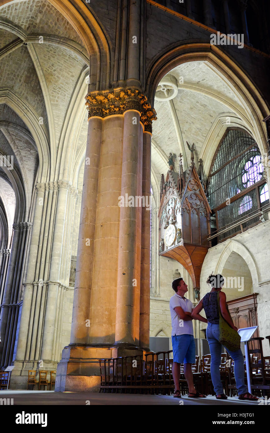 Reims cathedral interior hi-res stock photography and images - Alamy