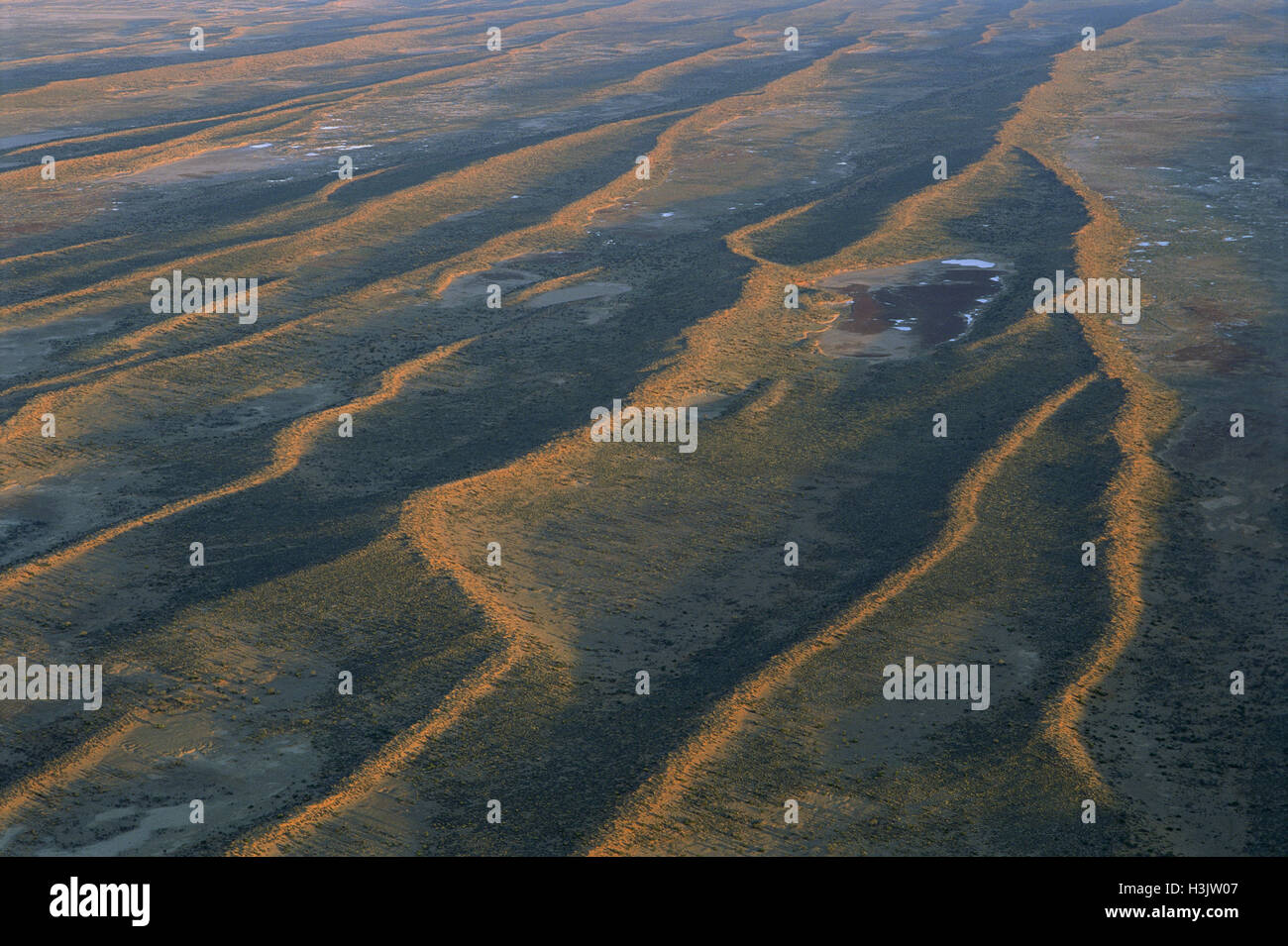 Dunefields, Longitudinal sand dunes Stock Photo - Alamy