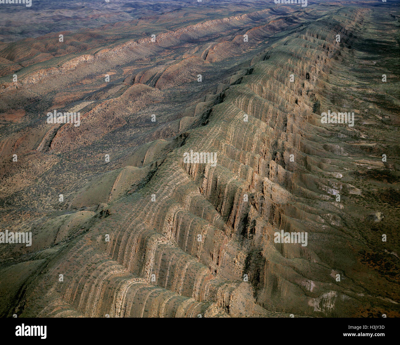 Folded mountains near Glen Helen and Finke Gorge Stock Photo - Alamy