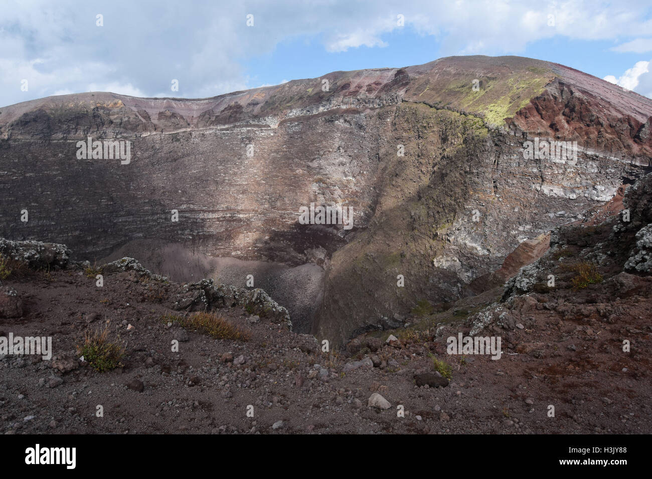 Mount Vesuvius Volcano in Southern Italy Stock Photo - Alamy