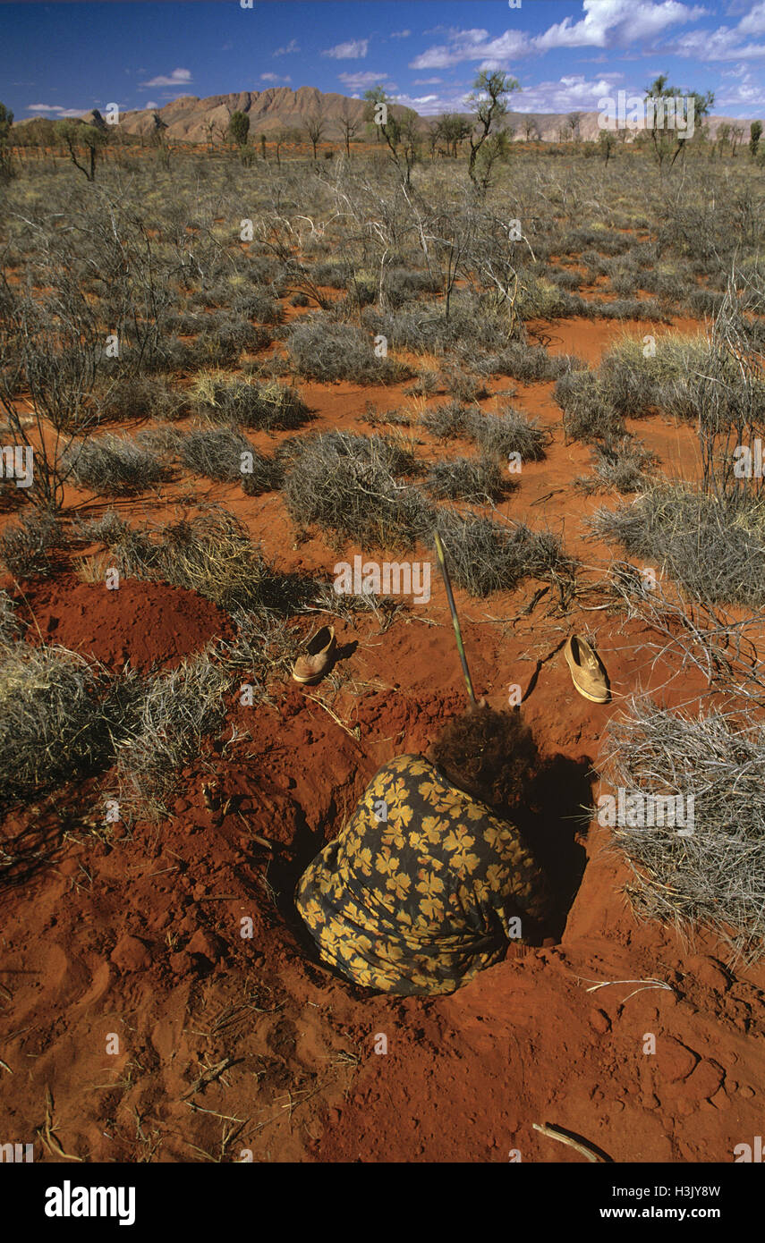 Aboriginal woman from Mount Liebig (Luritja language group Stock Photo ...