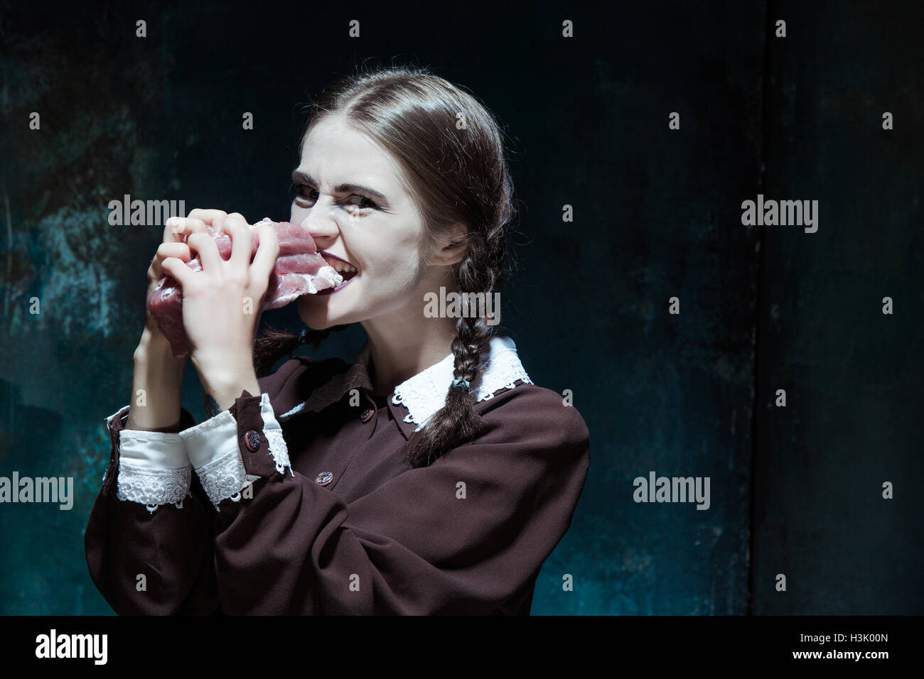 Dead girl blood hi-res stock photography and images - Alamy