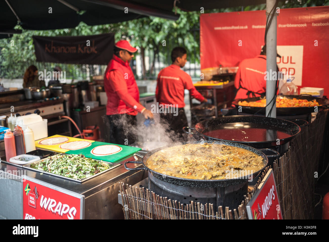 Cooked food market hi-res stock photography and images - Alamy
