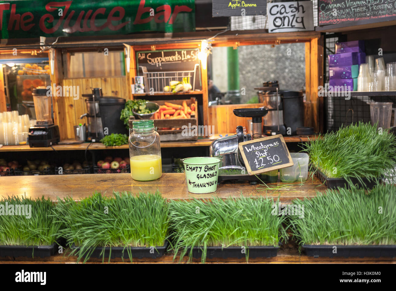 Borough Market, London UK Stand with wheat grass shoots juice for 2.50 ...