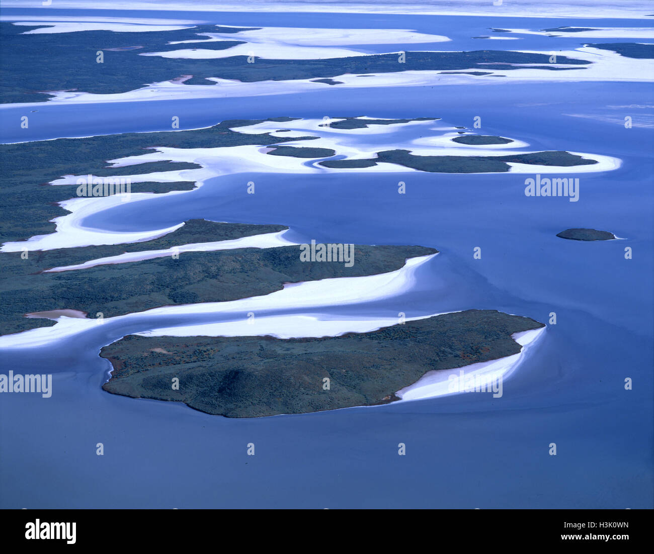 Lake Gairdner, site of land speed record attempts on its salt flats ...