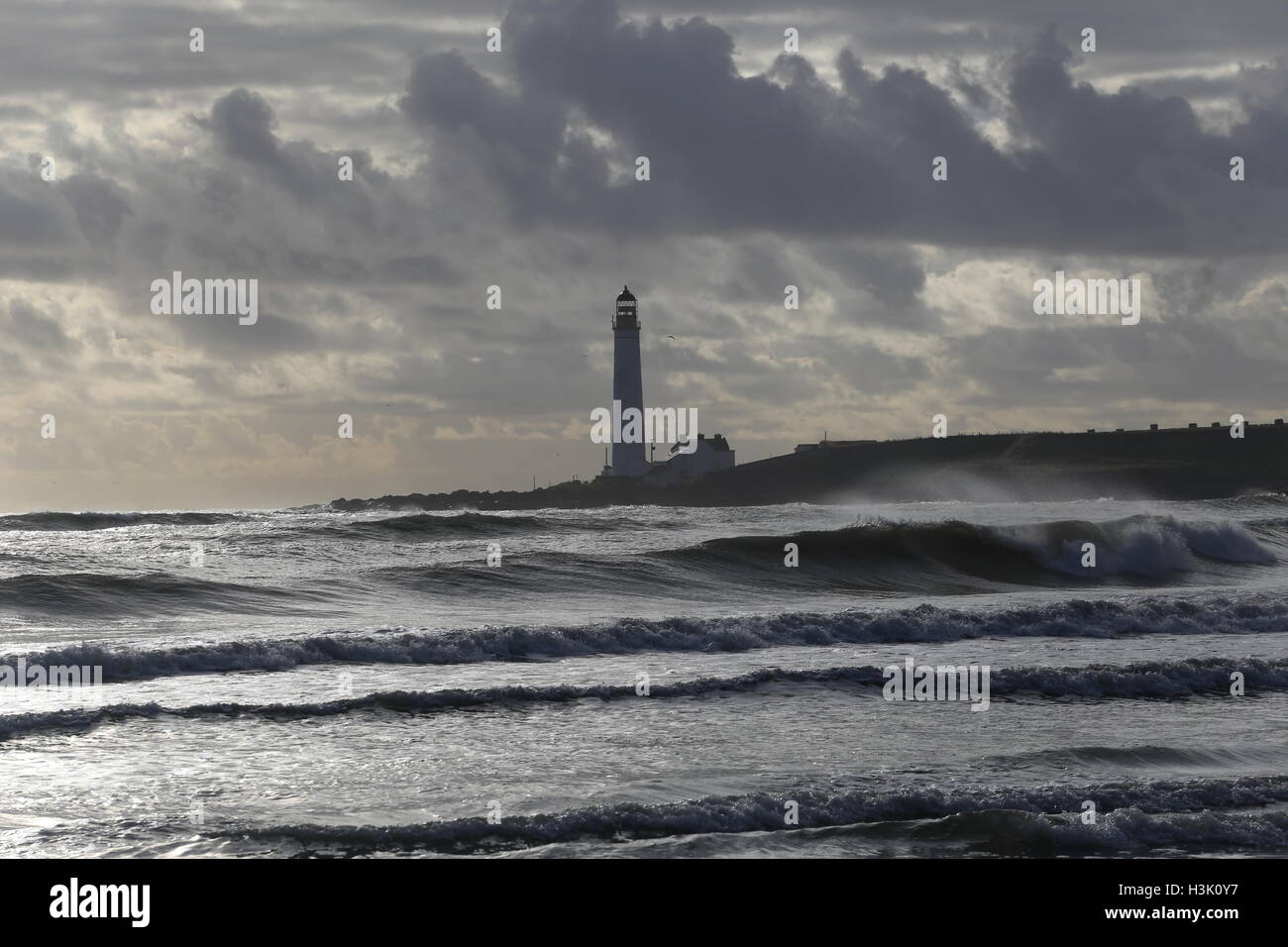 Lighthouse rough seas hi-res stock photography and images - Alamy