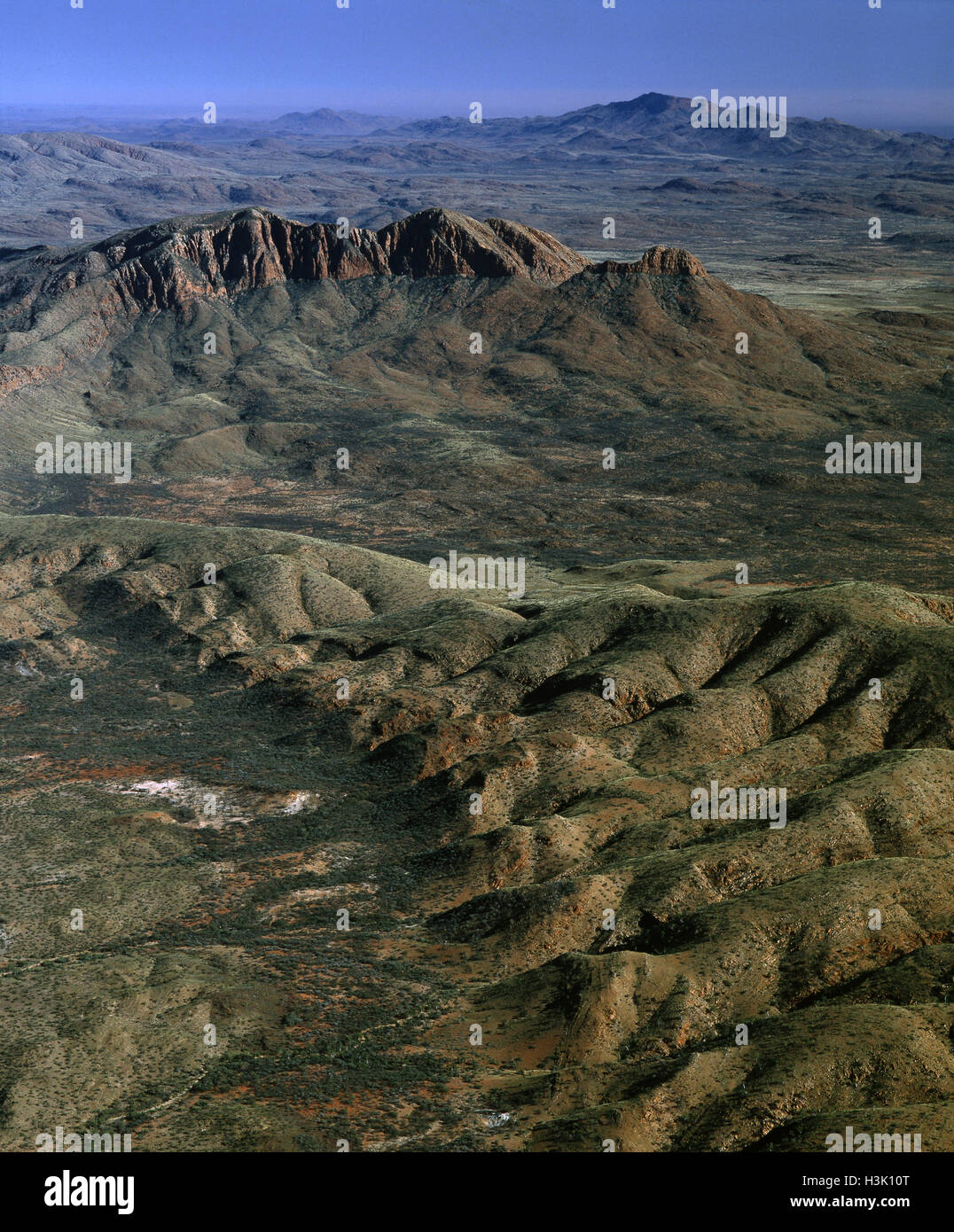 Mount Sonder or Rwetyepme, 1380 m, and Mount Zeil or Urlatherrke, 1531 ...