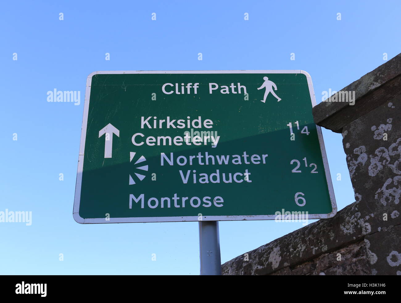 Cliff path sign hi-res stock photography and images - Alamy