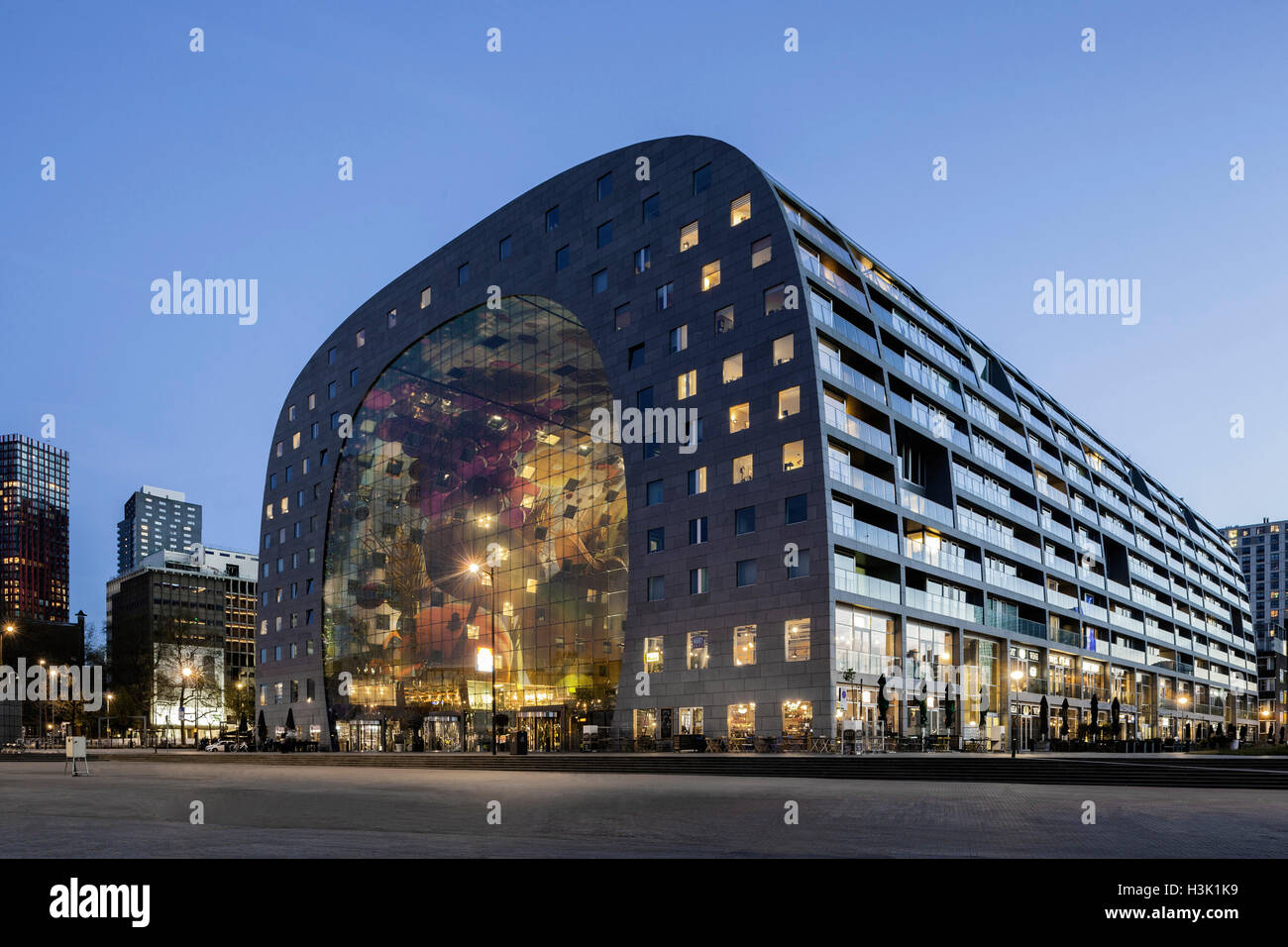 Side elevation of curved building with context and passersby on public ...