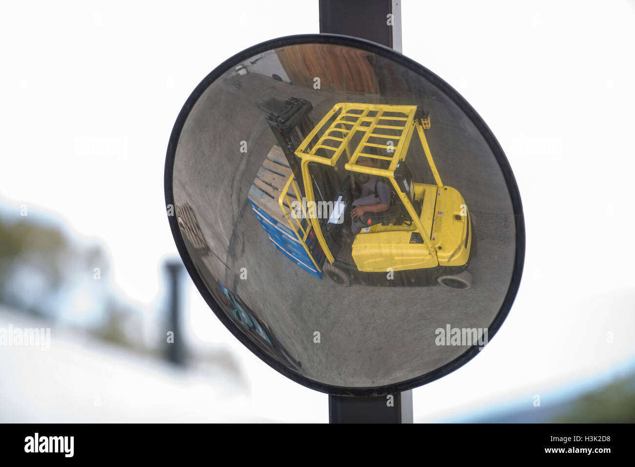 Convex mirror truck hi-res stock photography and images - Alamy