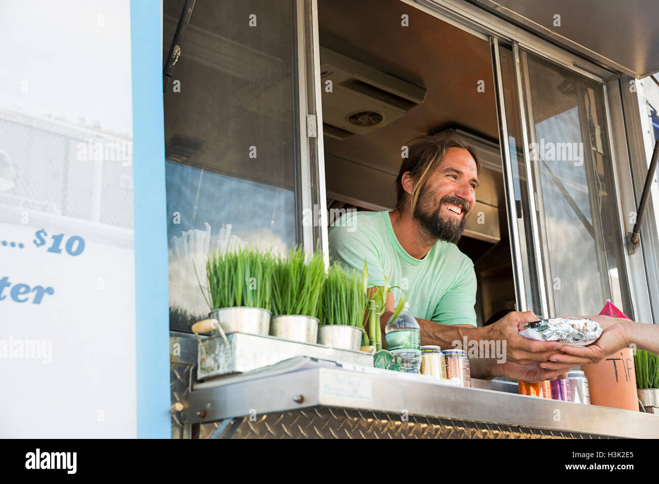 Food serving hatch hi-res stock photography and images - Alamy