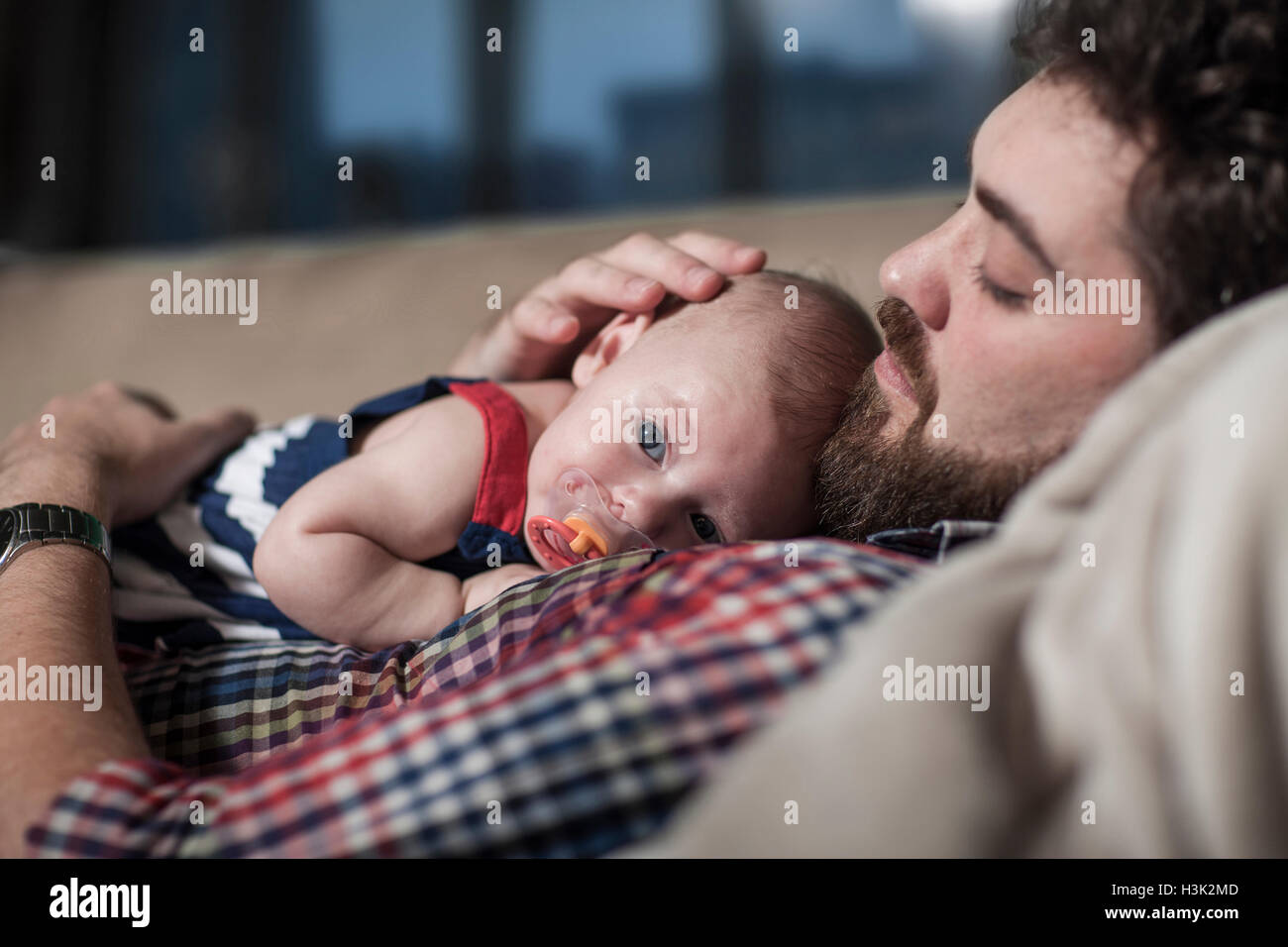 Father comforting daughter hi-res stock photography and images - Alamy