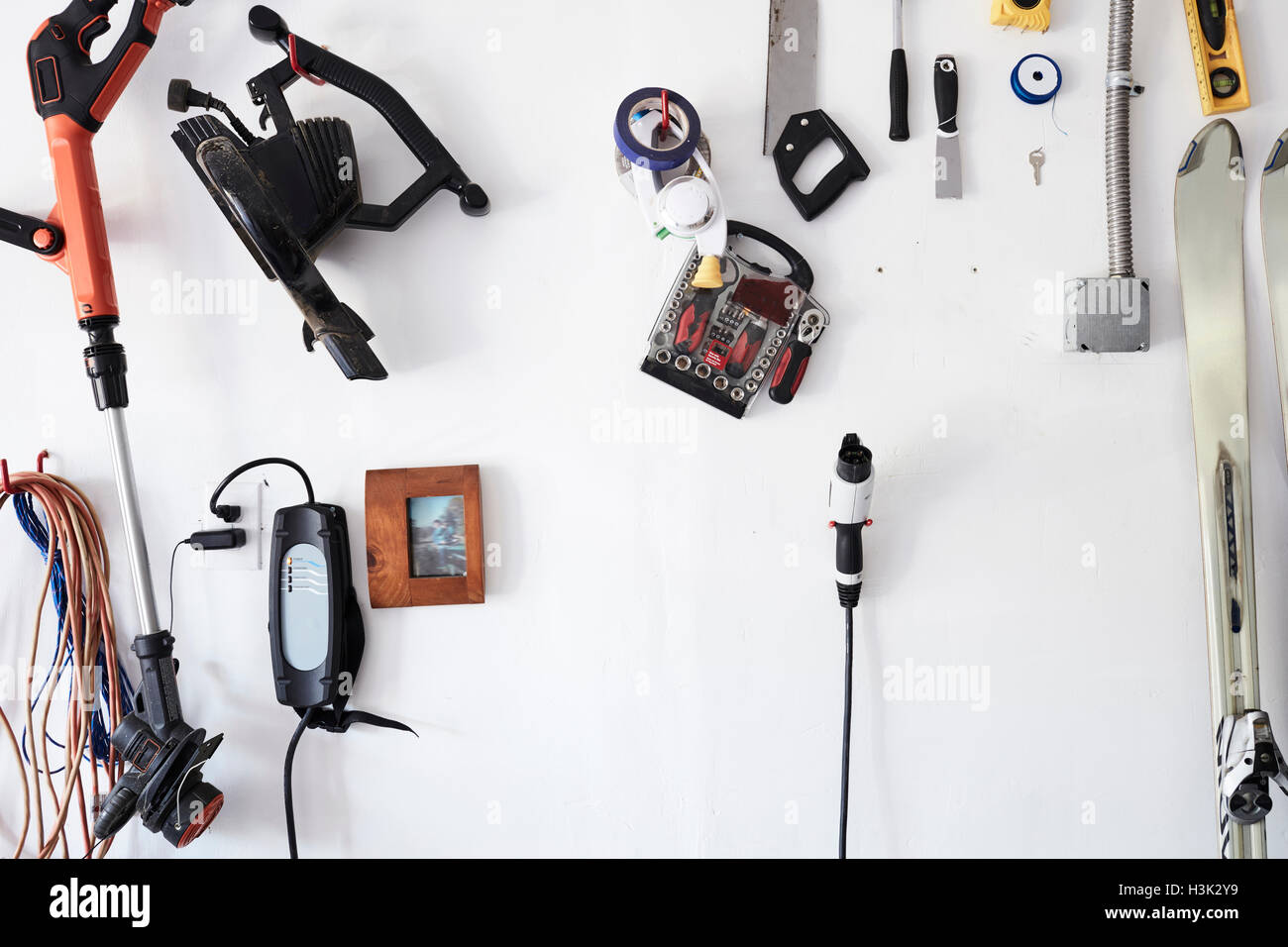 Tools wall background hi-res stock photography and images - Alamy