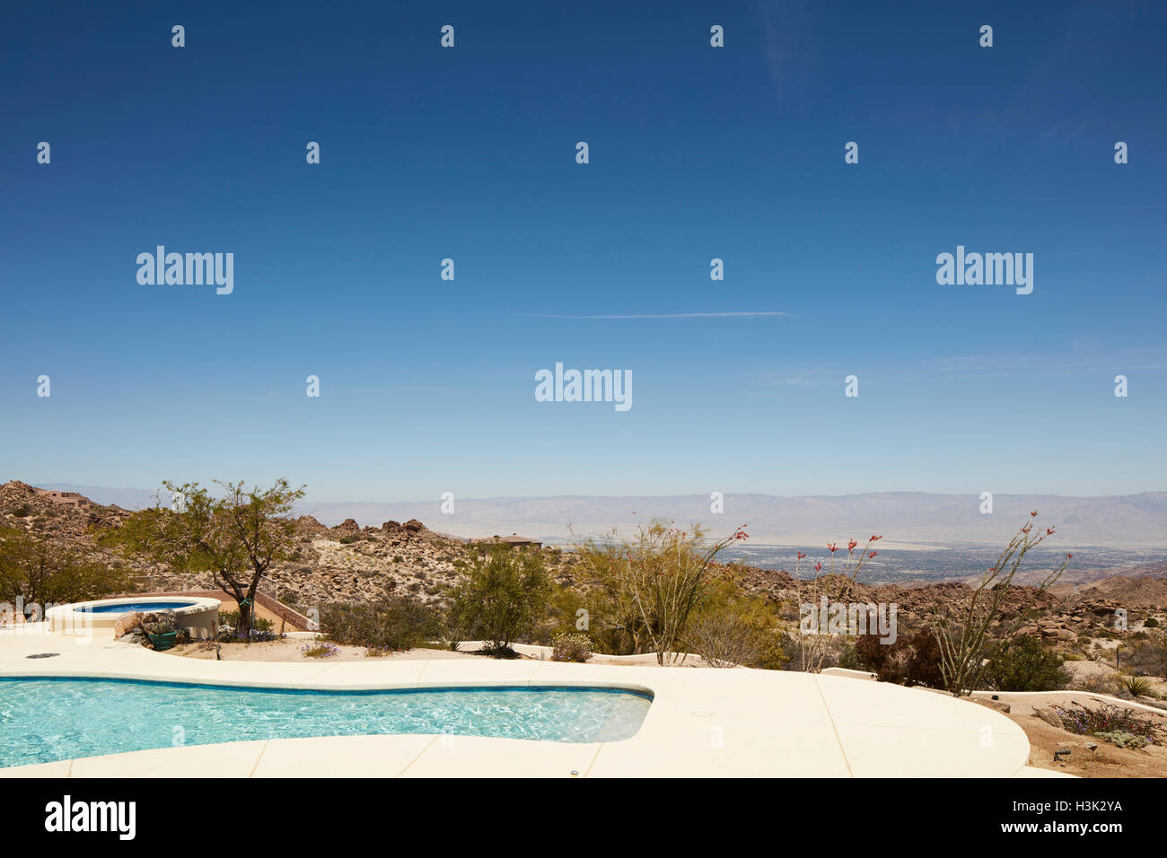 California swimming pool hi-res stock photography and images - Alamy