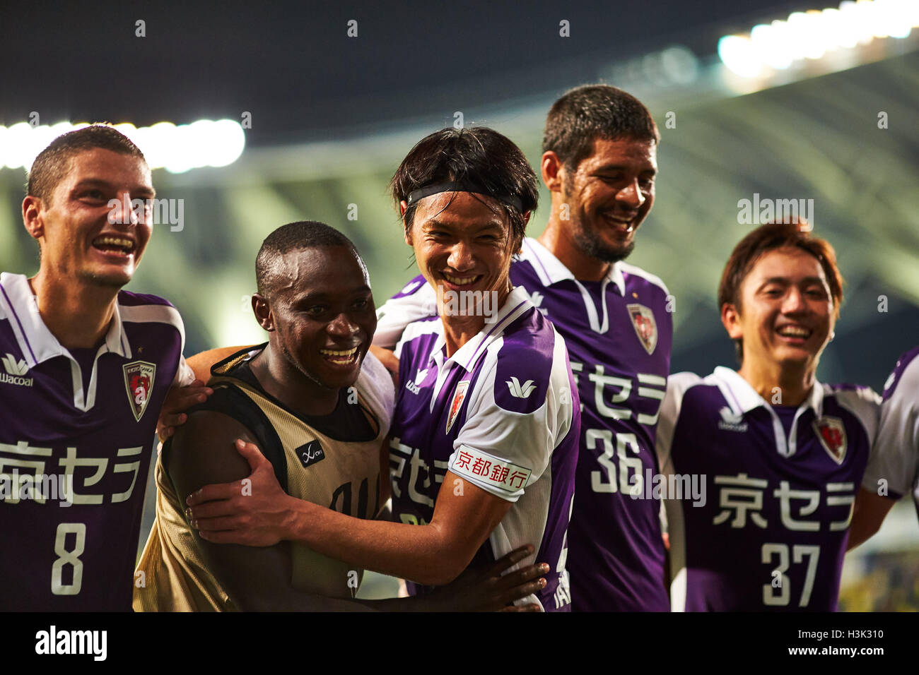Fukuda Denshi Arena, Chiba, Japan. 8th Oct, 2016. Kyoto Sanga F.C. team ...
