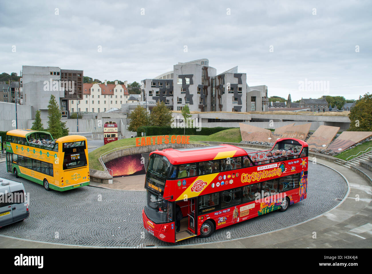 Open top buses hi-res stock photography and images - Alamy