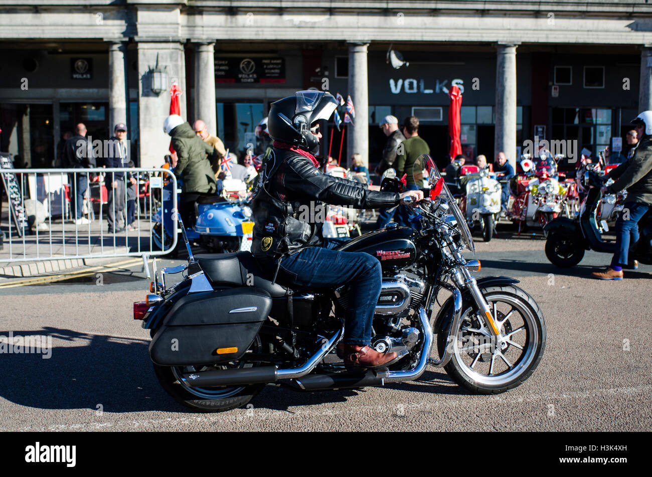 Brighton, UK. 9th Oct, 2016. Thousands of friendly bikers, mostly with ...