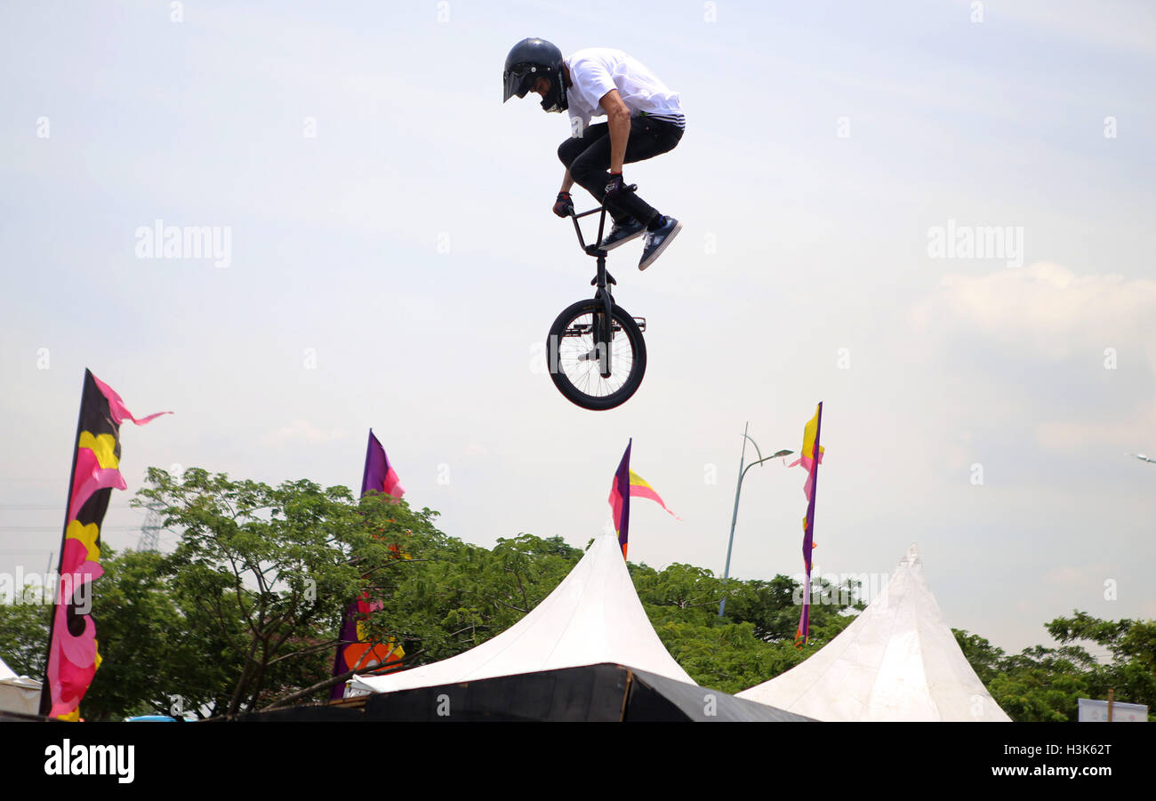 Jakarta, Jakarta, Indonesia. 9th Oct, 2016. BMX freestyle competition ...