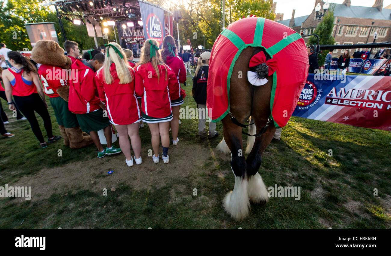 St. Louis, Missouri, USA. 09th Oct, 2016. A horse's ass on the set of ...