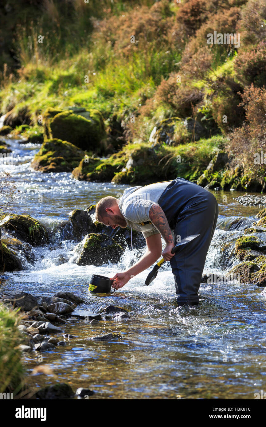 Gold panning wanlockhead hi-res stock photography and images - Alamy