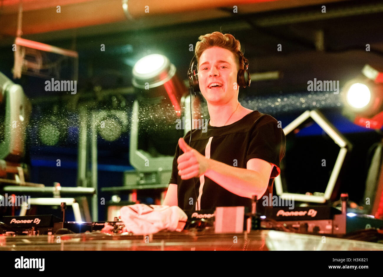 Hamburg, Germany. 08th Oct, 2016. German DJ and music producer Felix ...