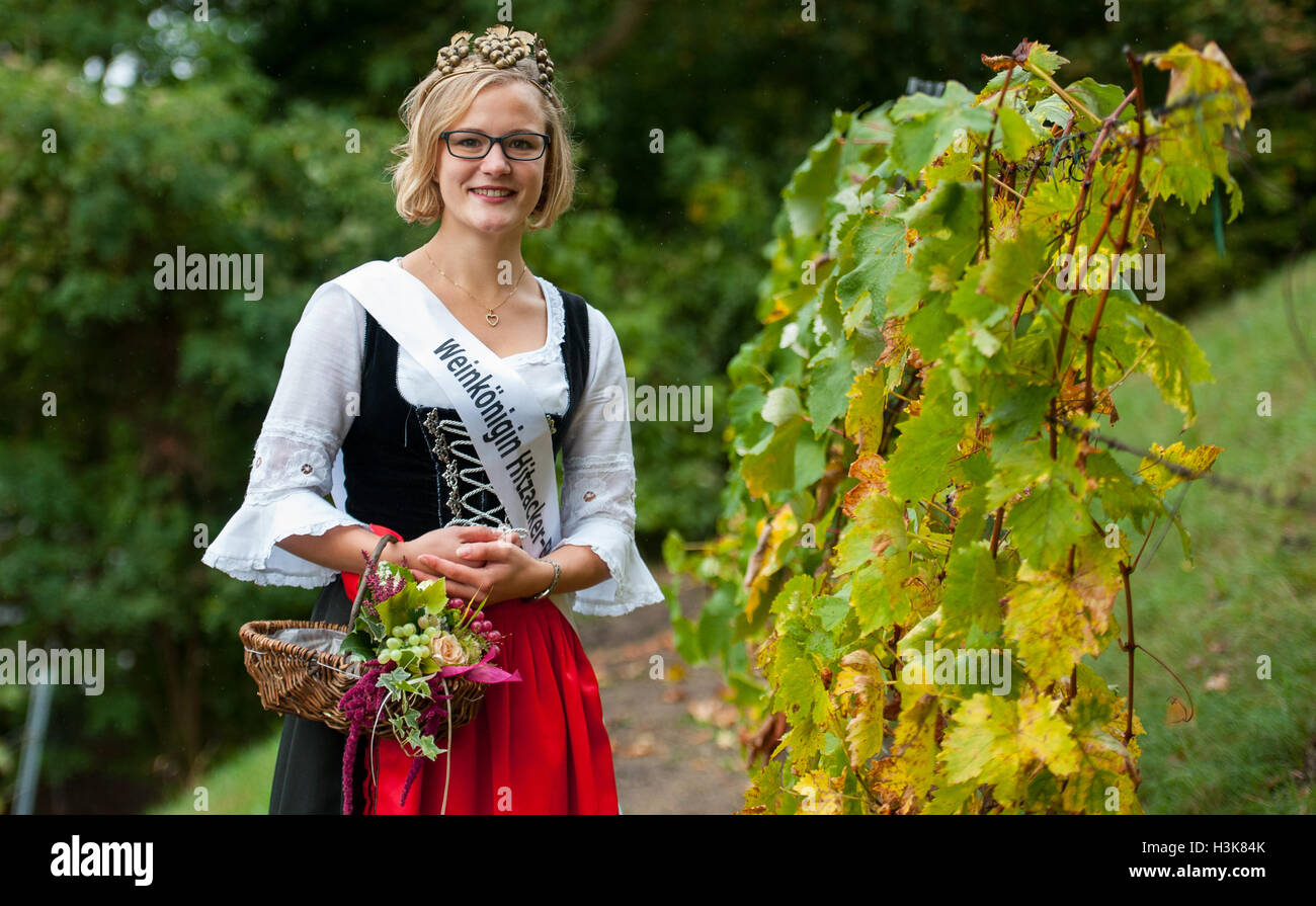 Hitzacker, Germany. 09th Oct, 2016. Tanja Basedow, the new Wine Queen ...