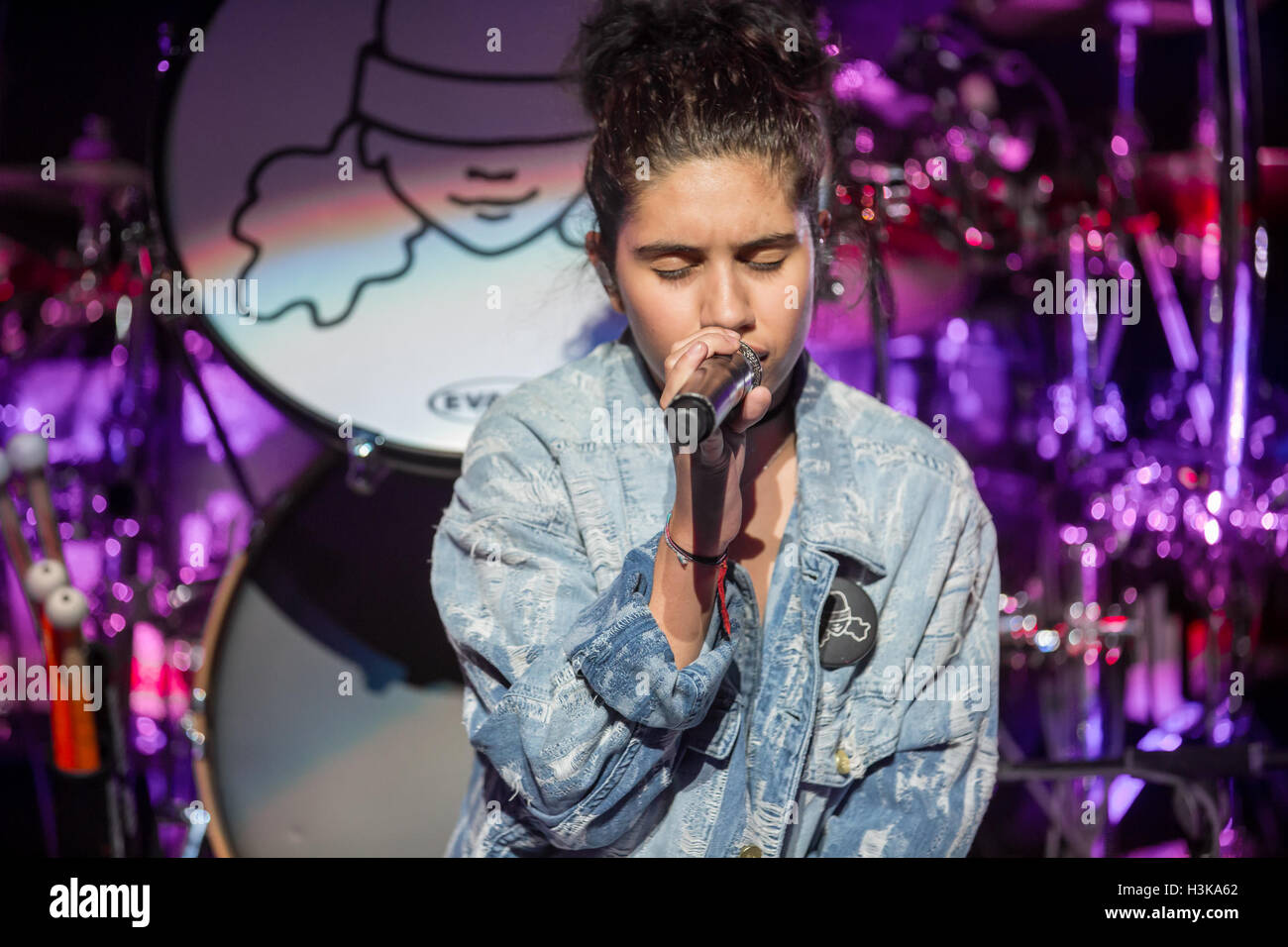 Detroit, Michigan, USA. 6th Oct, 2016. ALESSIA CARA performing on her ...