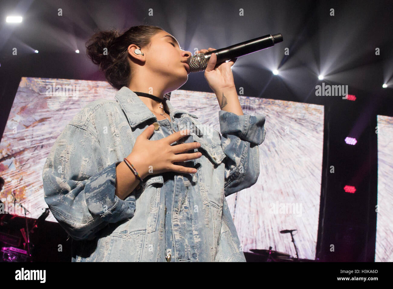 Detroit, Michigan, USA. 6th Oct, 2016. ALESSIA CARA performing on her ...