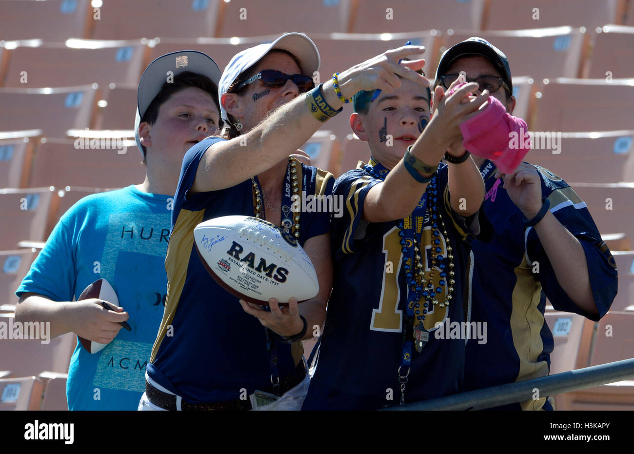 Los Angeles, California, USA. 9th Oct, 2016. Los Angeles Rams fans look ...