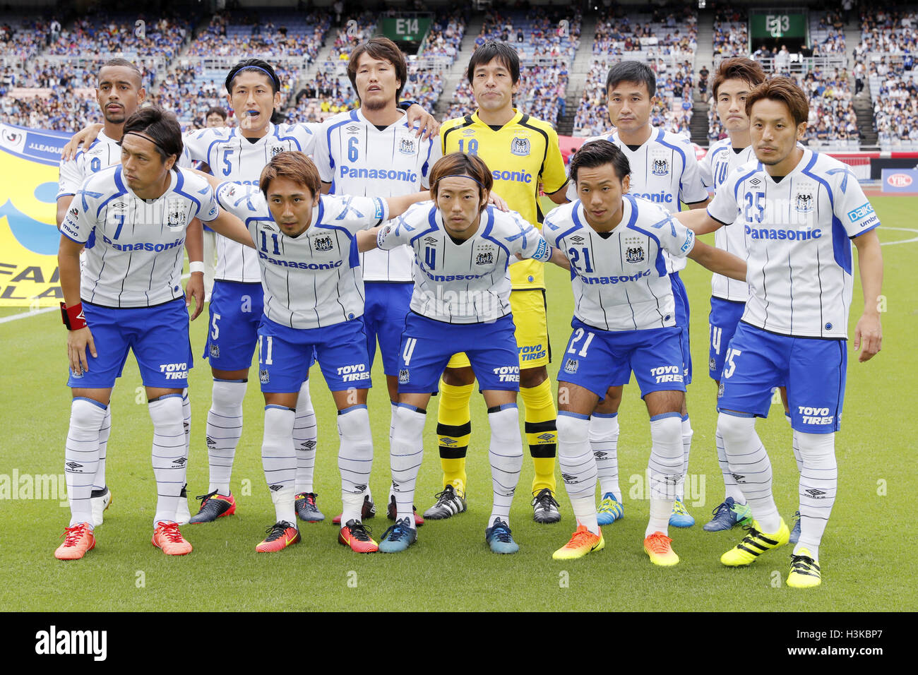 Kanagawa, Japan. 9th Oct, 2016. Gamba Osaka team group line-up (Gamba ...