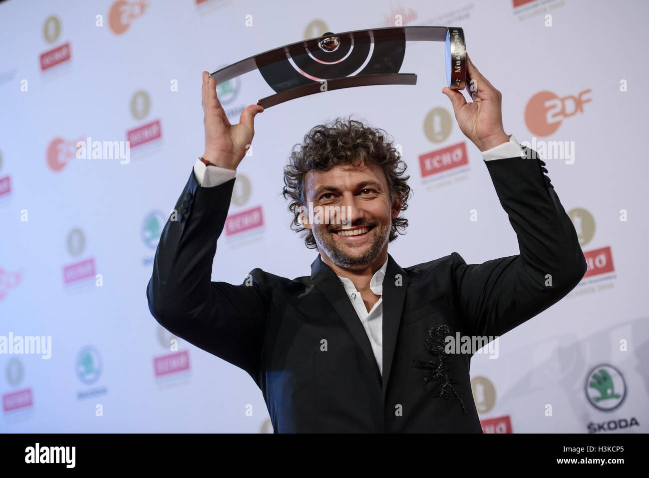 Berlin, Germany. 09th Oct, 2016. German opera singer Jonas Kaufmann ...