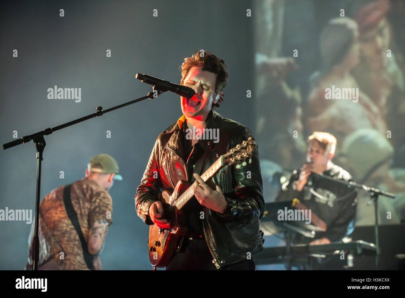 London UK, 9th October 2016. English singer and songwriter Jamie T ...
