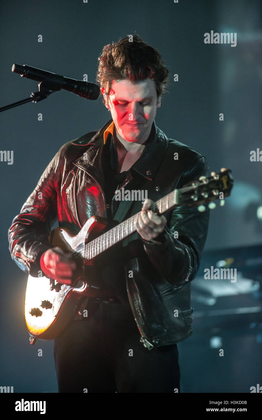 London UK, 9th October 2016. English singer and songwriter Jamie T ...